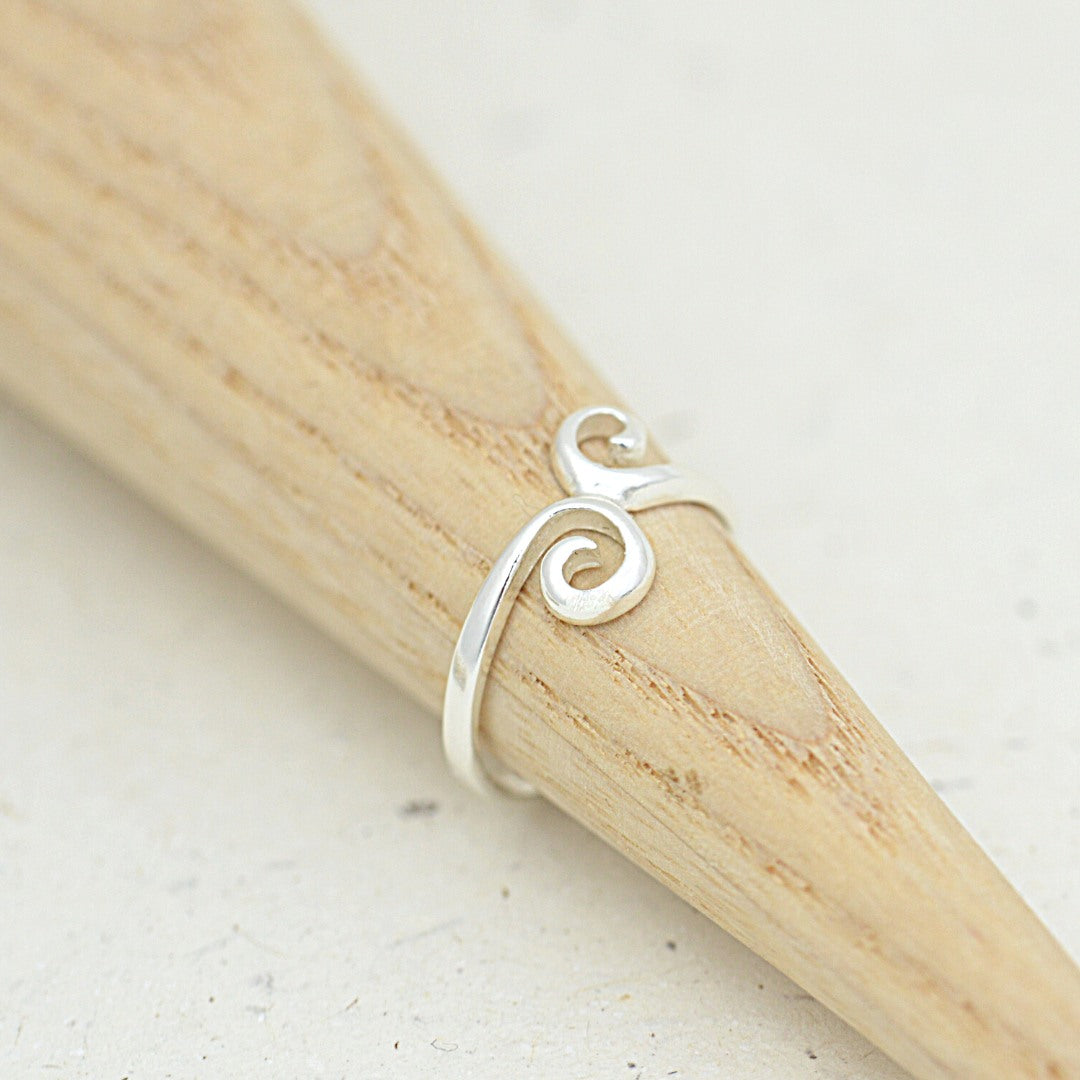Silver Spiral Toe Ring – Vanilla Shore