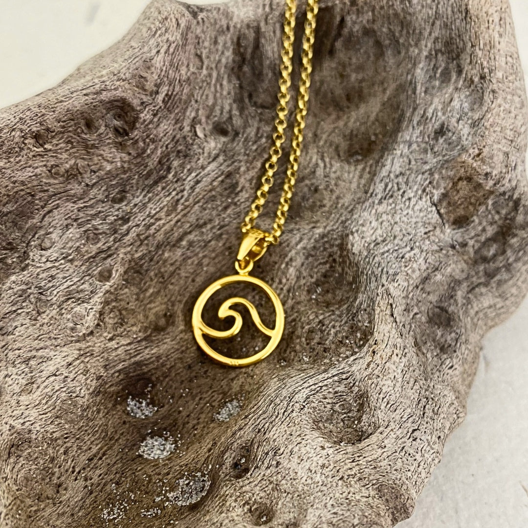 Gold Wave Necklace – Vanilla Shore