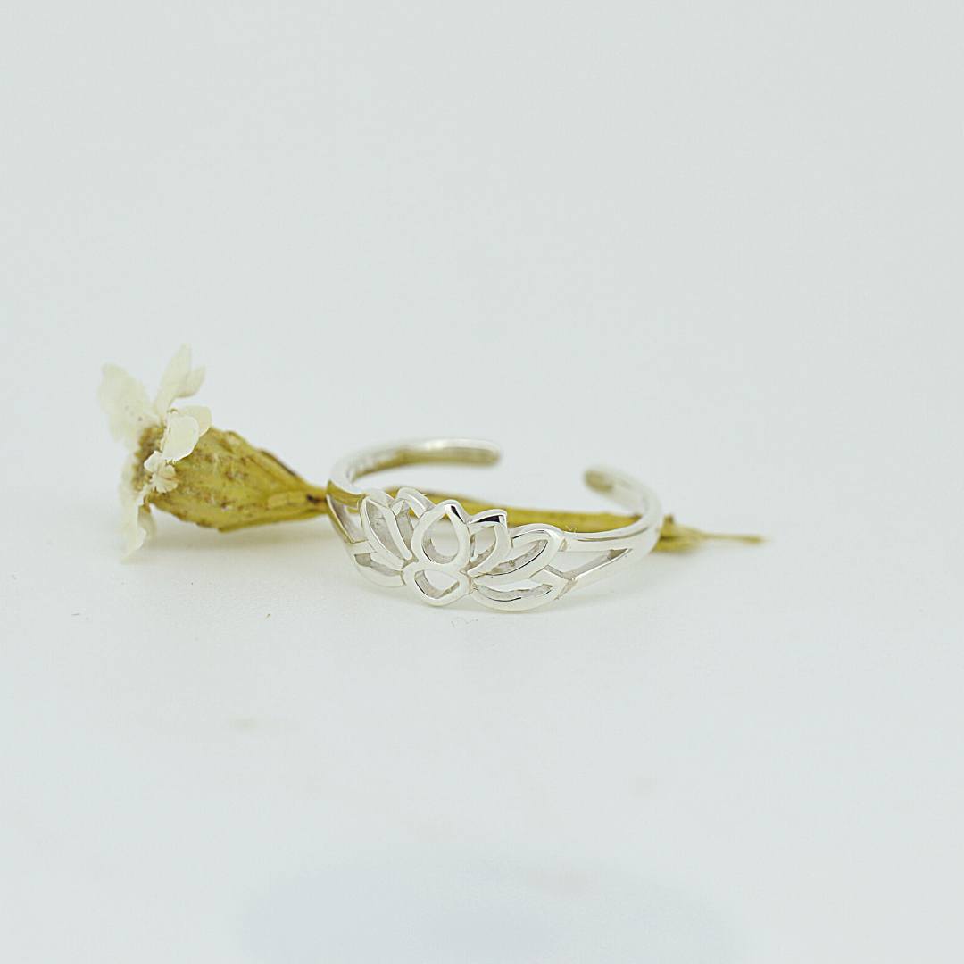 Lotus Flower Toe Ring – Vanilla Shore