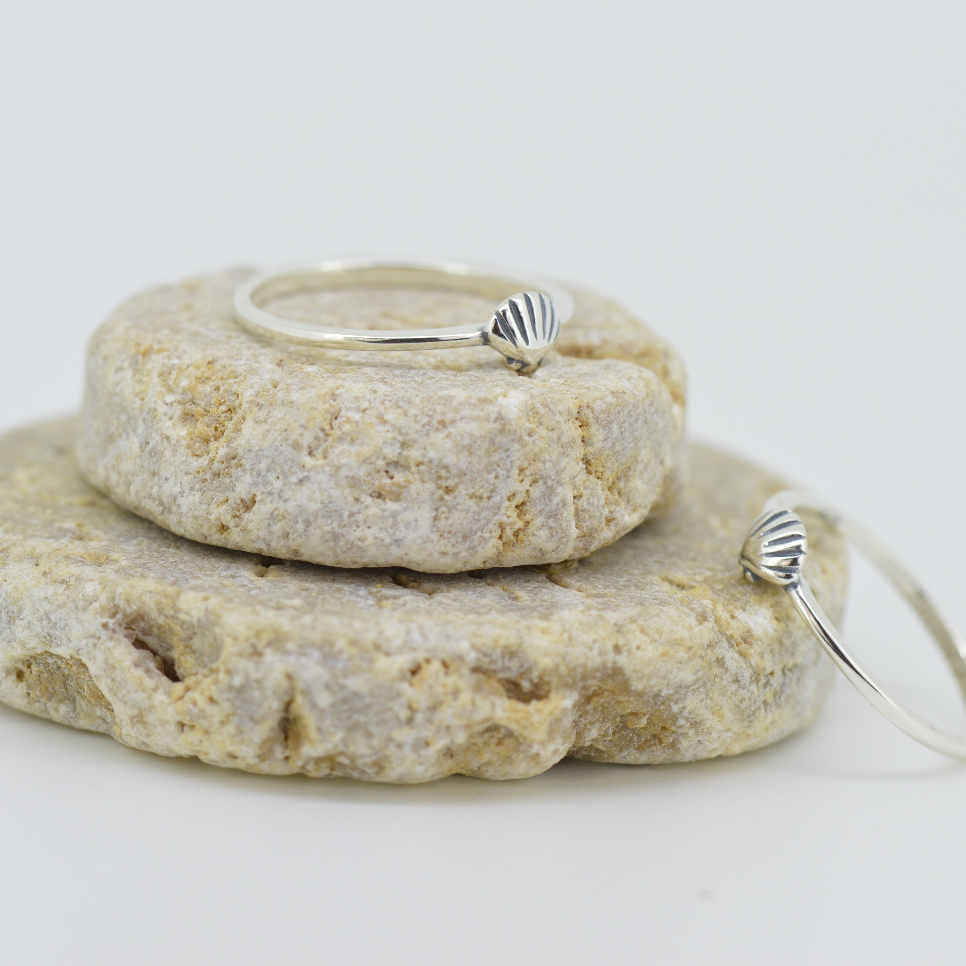 Dainty Clam Shell Ring – Vanilla Shore